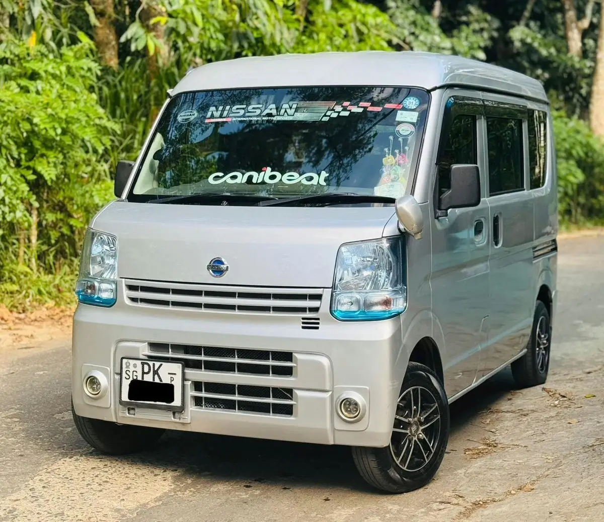 Mini Van Rental - Sri Lanka - Lanka Rent A Car Holdings Pvt. Ltd.